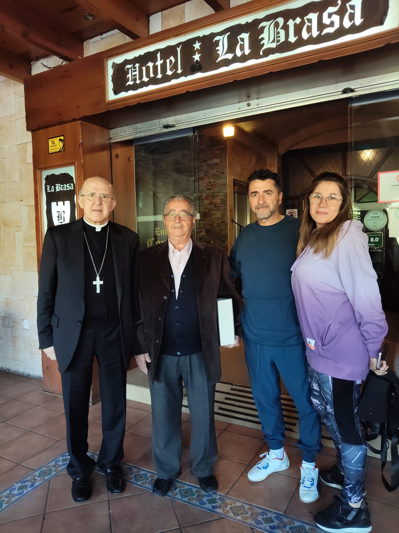D. Carlos Osoro bendice el hotel restaurante La Brasa: un refugio de ...